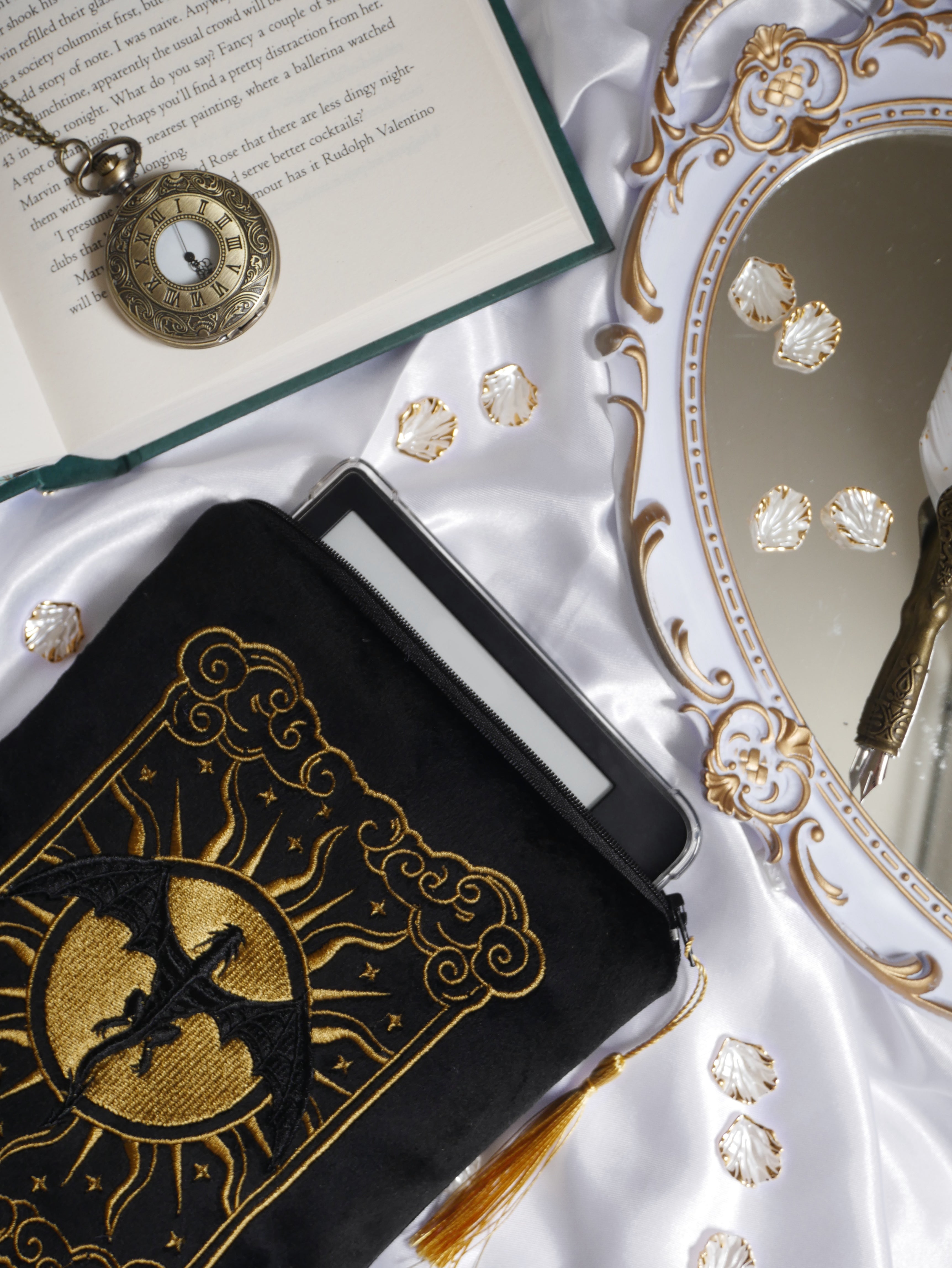 Bookish & E-Reader Accessories – Liberloom